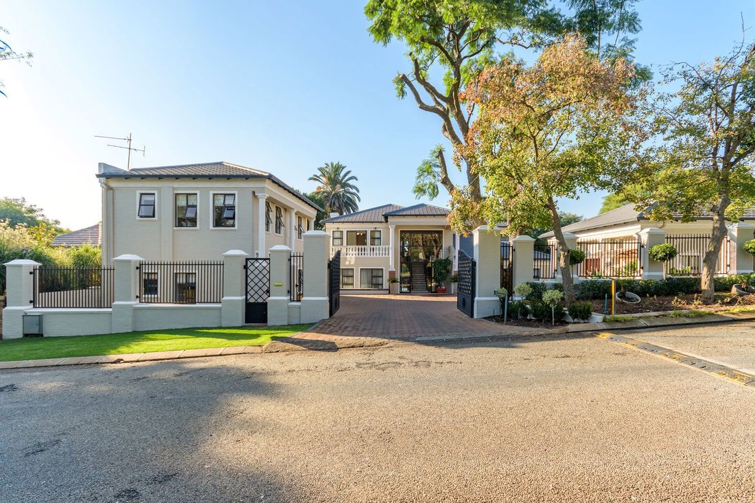 Maison De Luxe à Deux Logements Dans Un Dans Lethabong, Gauteng ...