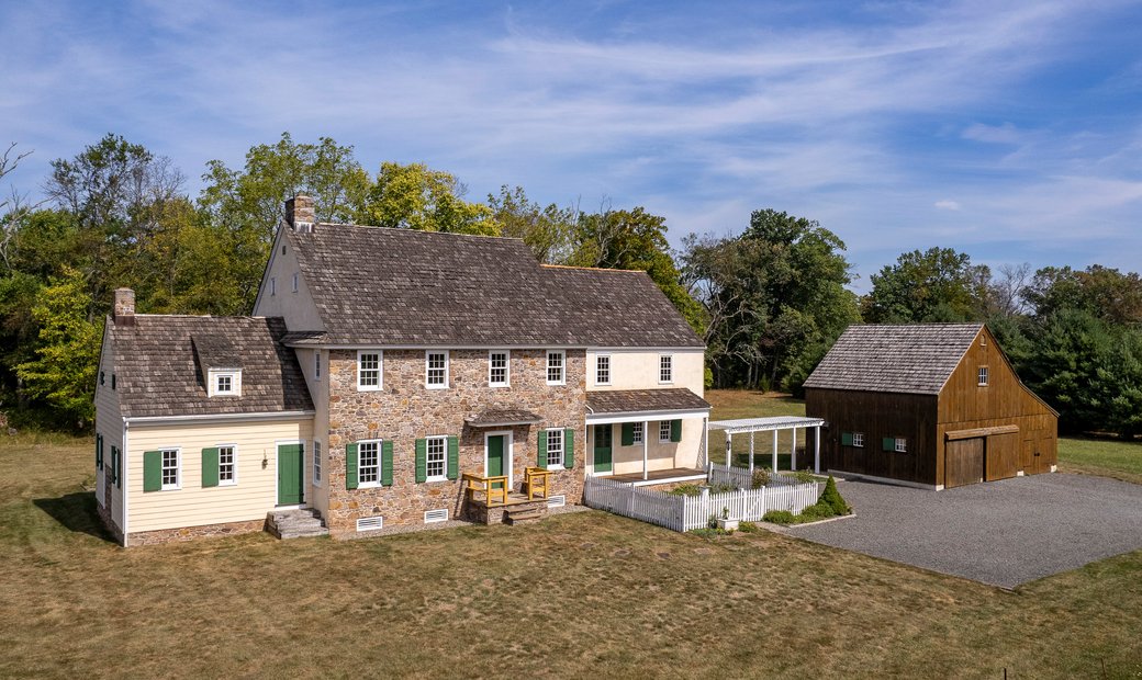 A Present Day Home Pays Homage To The In Stockton, New Jersey, United ...