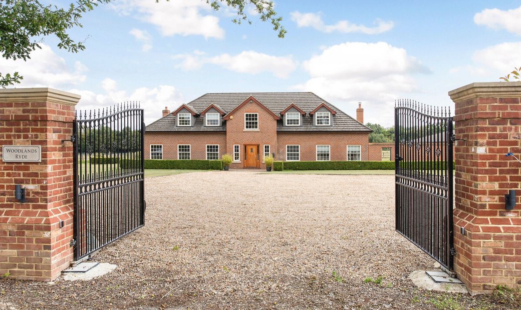 5 Bedroom Detached House For Sale In Woking In Woking, England, United ...