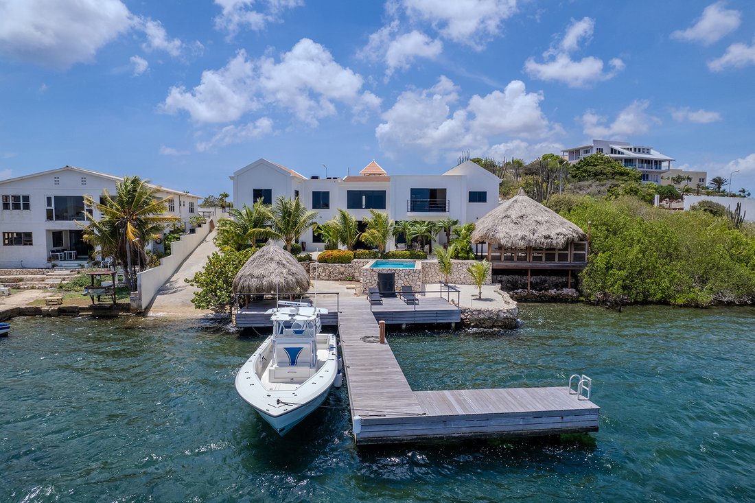 Jan Sofat 172 In Willemstad, Curaçao, Curaçao For Sale (14739757)