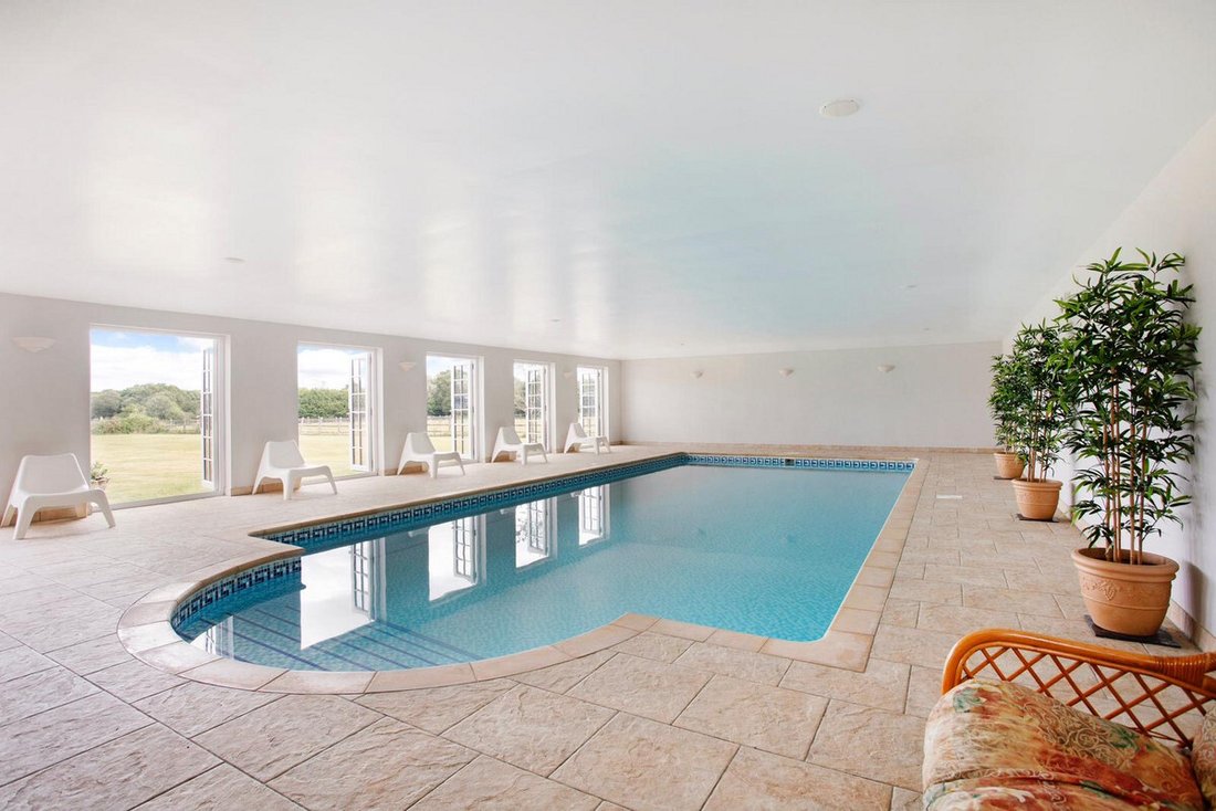 5 Bedroom Detached House For Sale In Woking In Woking, England, United ...