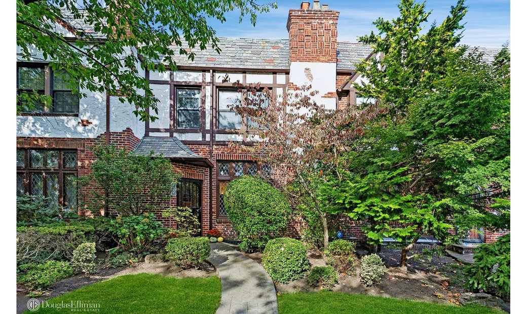 Townhouse Queens In New York, New York, United States For Sale (14844460)