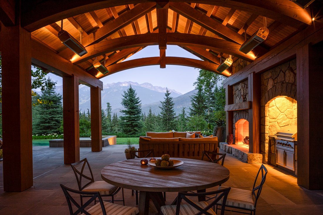 Luxury Mountain Estate In Stonebridge In Whistler, British Columbia ...