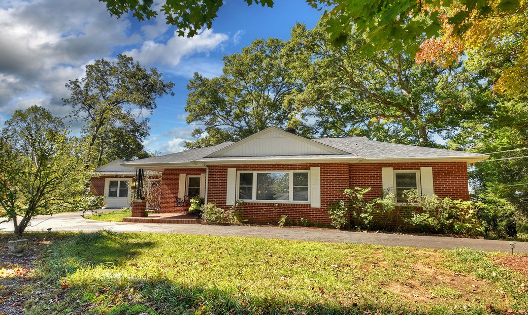 Classic Brick Ranch Style Home In Blue In Blue Ridge, Georgia, United ...