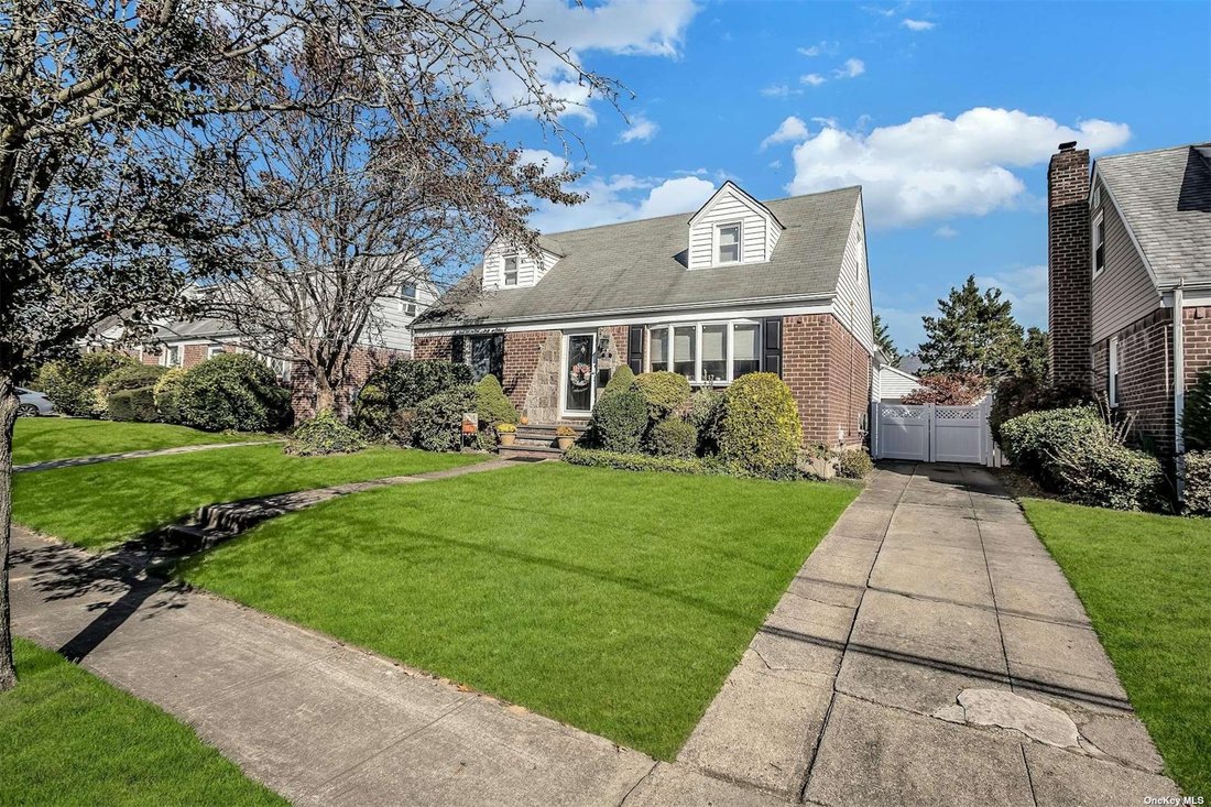 House Valley Stream In Valley Stream, New York, United States For Sale ...