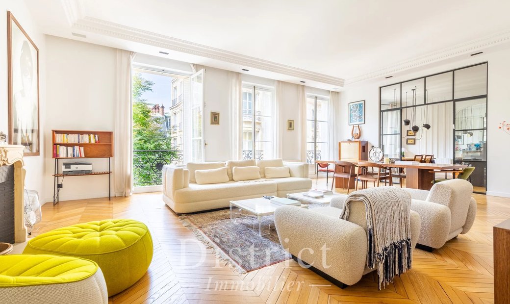 Victor Hugo/Square Lamartine A Sublime 226 In Paris, île De France ...