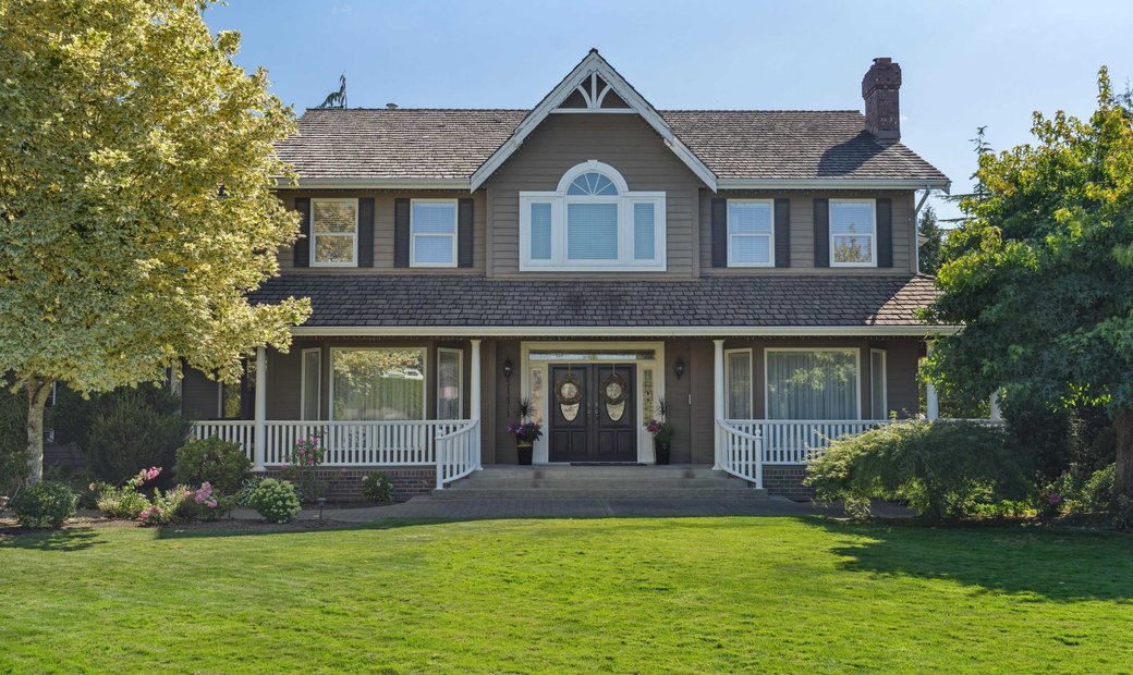 Spacious Colonial Style Abbotsford Home In Abbotsford, British Columbia ...