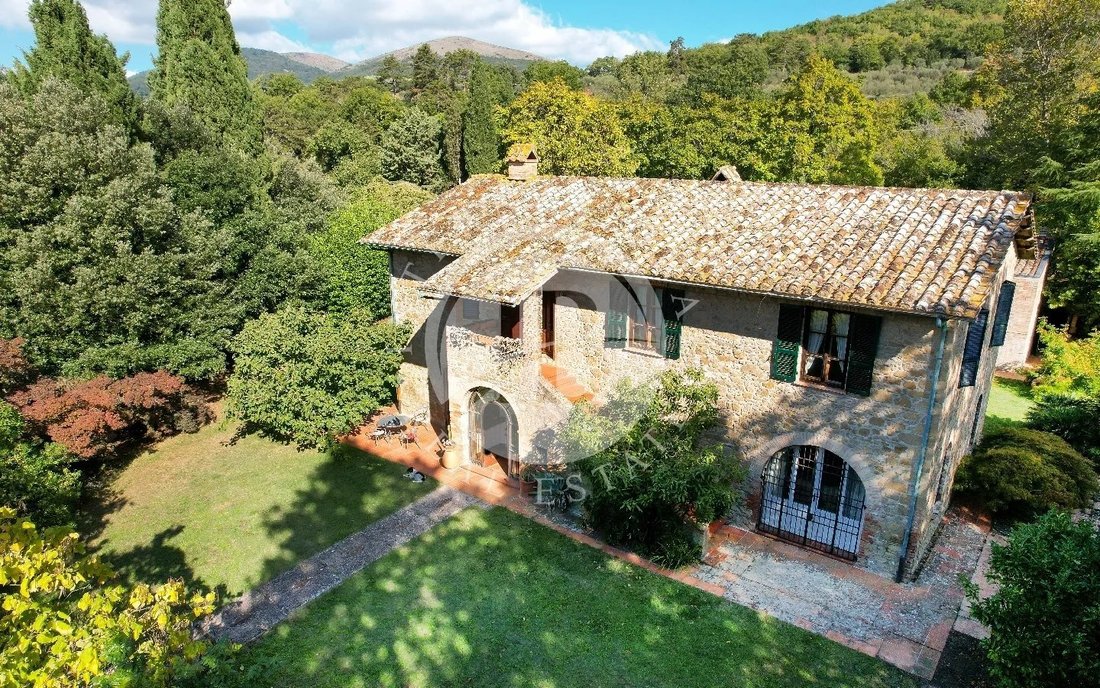 Villa And Annex With Pool Surrounded By In Historic Center, Perugia ...