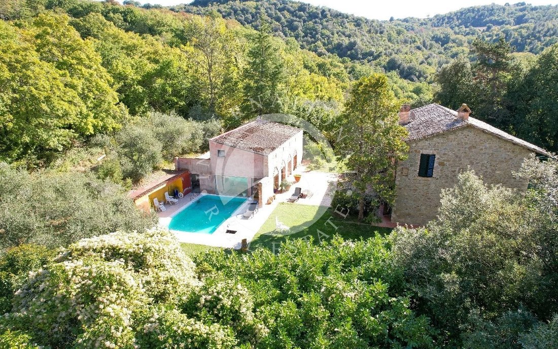 Villa And Annex With Pool Surrounded By In Historic Center, Perugia ...