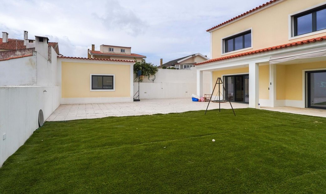 Well Located 3+1 Bedroom Villa, Perfect For Those Looking In Sintra ...