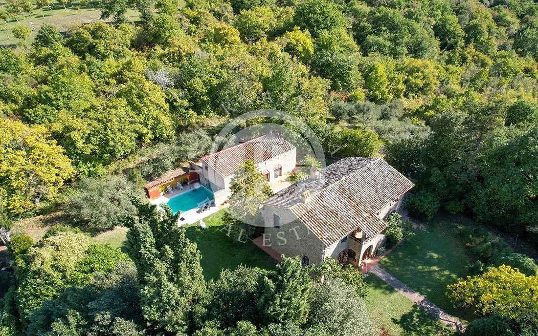 Villa And Annex With Pool Surrounded By In Historic Center, Perugia ...