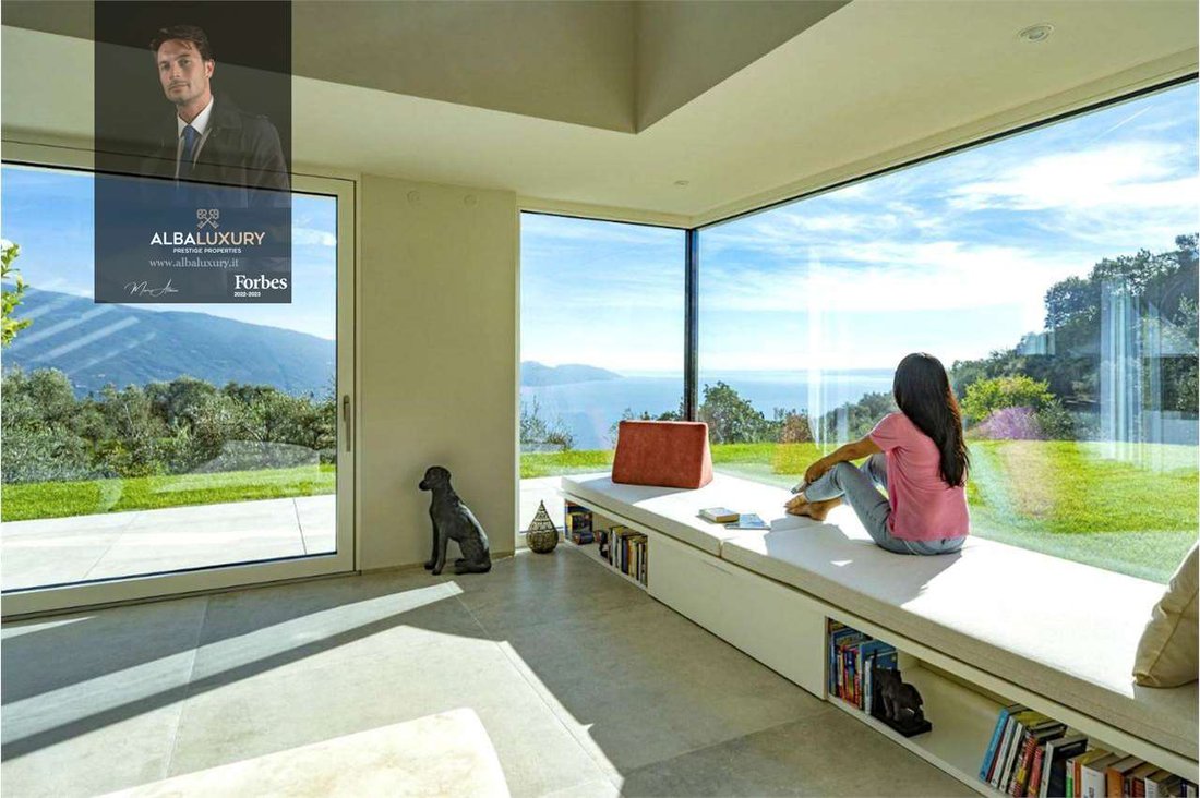 Esclusiva Villa Con Vista Sul Lago Di Garda In Oldesio, Lombardy, Italy ...