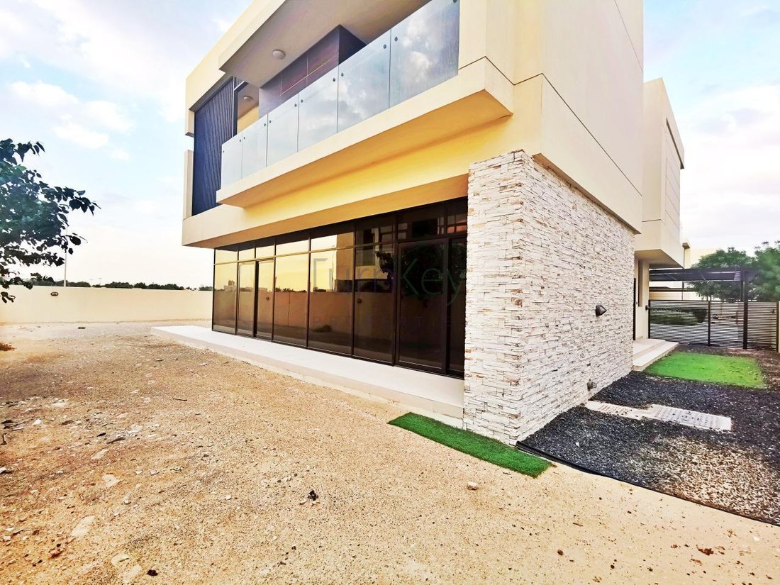 Large Plot | 5 Br+M | Independent V3 | In Dubai, Dubai, United Arab ...