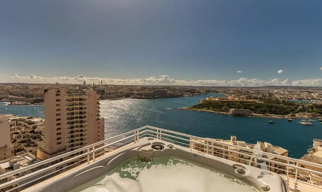 Luxurious Penthouse With Stunning Seaviews In Fort Cambridge In Sliema ...