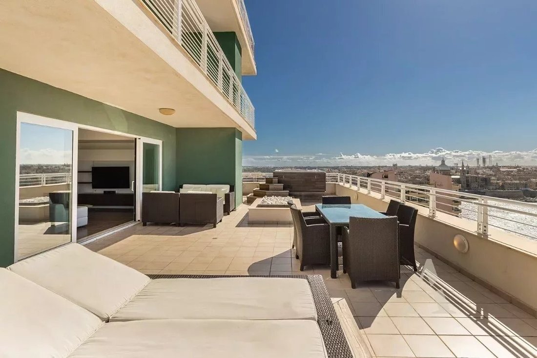 Luxurious Penthouse With Stunning Seaviews In Fort Cambridge In Sliema ...