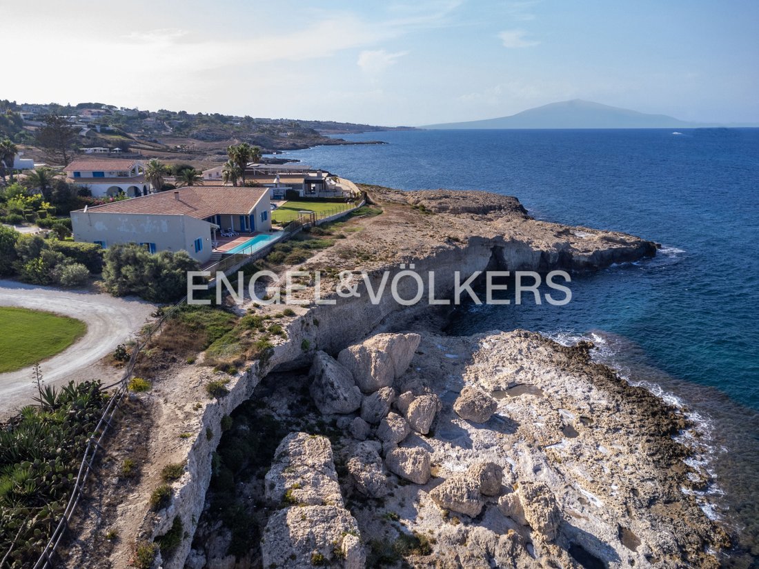 Experience The Sea As If You Were On A Boat: A Villa In Augusta, Sicily ...
