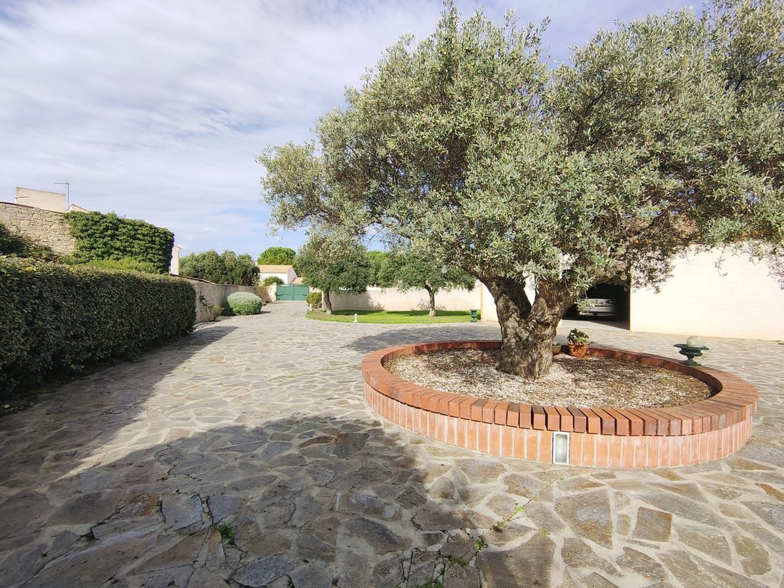 Saint Geniès De Fontedit Villa In Saint Geniès De Fontedit, Occitanie ...