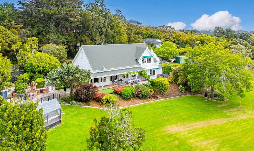 Stunning Property In Sought After Coastal In Auckland, Auckland, New ...