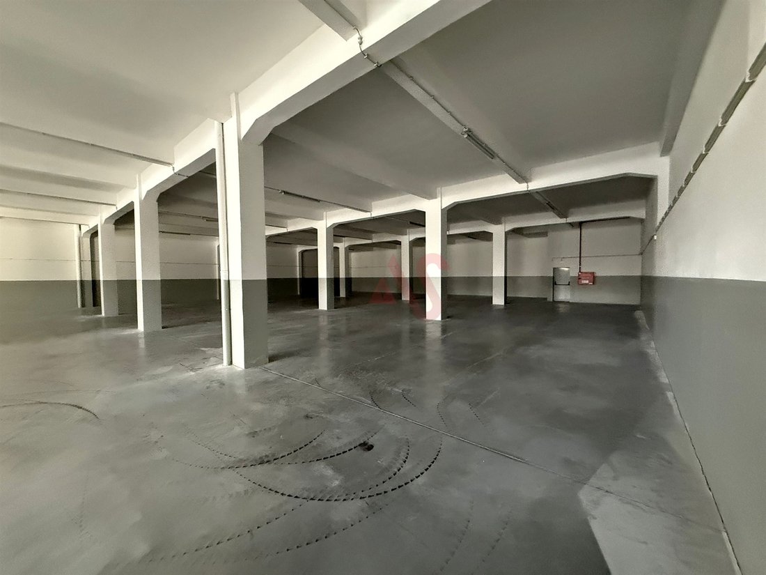 Industrial Pavilion With 1,021 M2 Fermentões, In Guimaraes, Braga ...