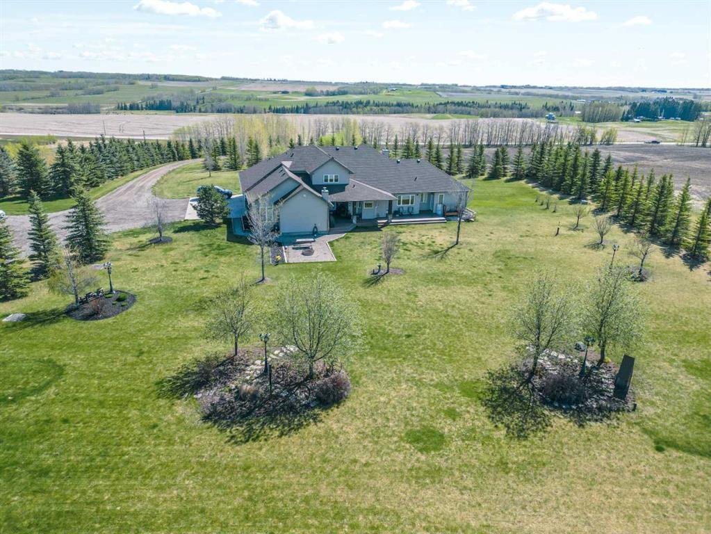 Executive Retreat On 148 Acres In Bowden, Alberta, Canada For Sale ...