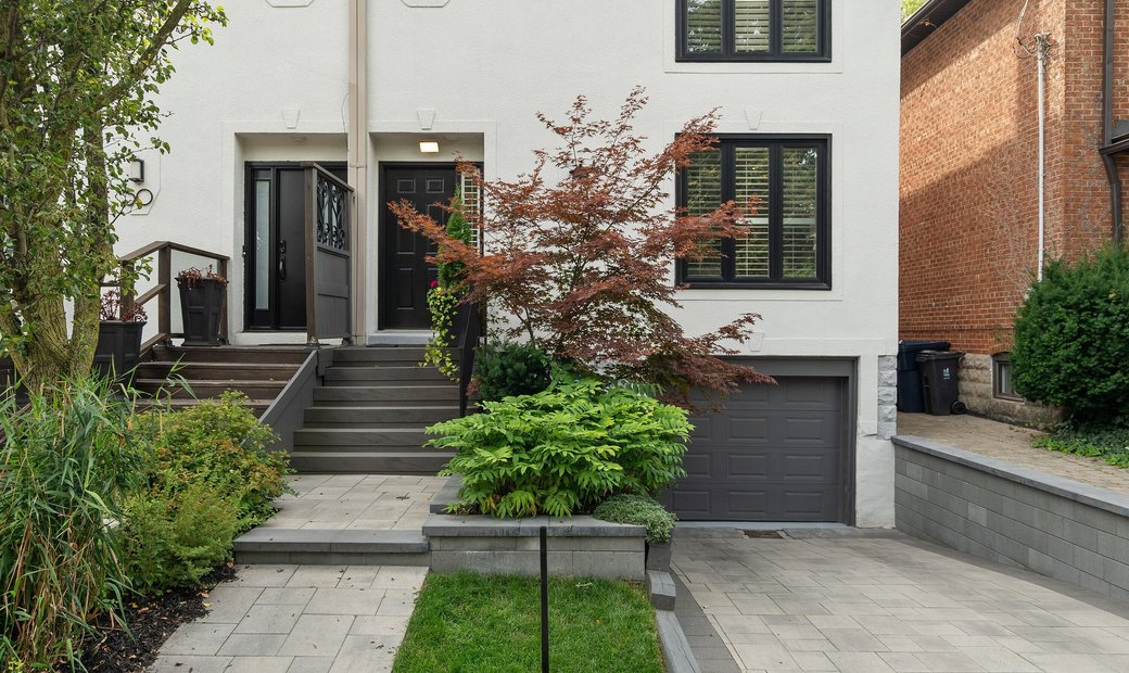 Davisville Village In Toronto, Ontario, Canada For Sale (14737762)