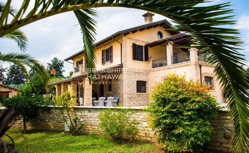 Luxury houses with balcony for sale in Colonnella, Abruzzo, Italy ...