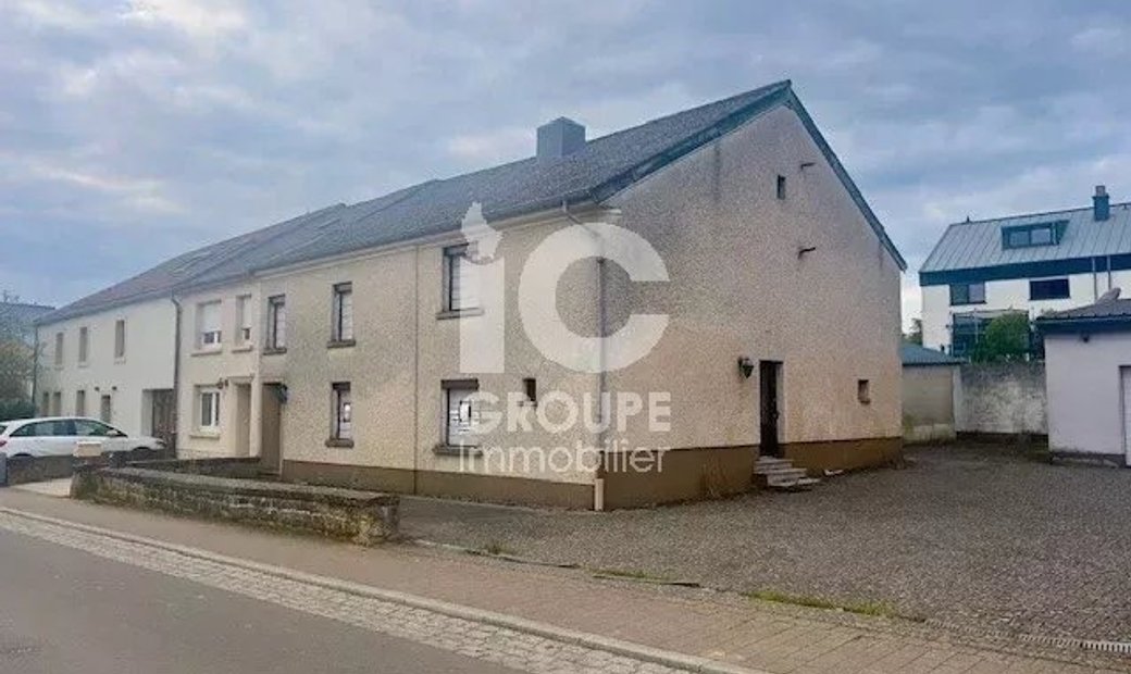 Weiler La Tour Dorfhaus In Weiler Zum Turm, Distrikt Luxemburg ...