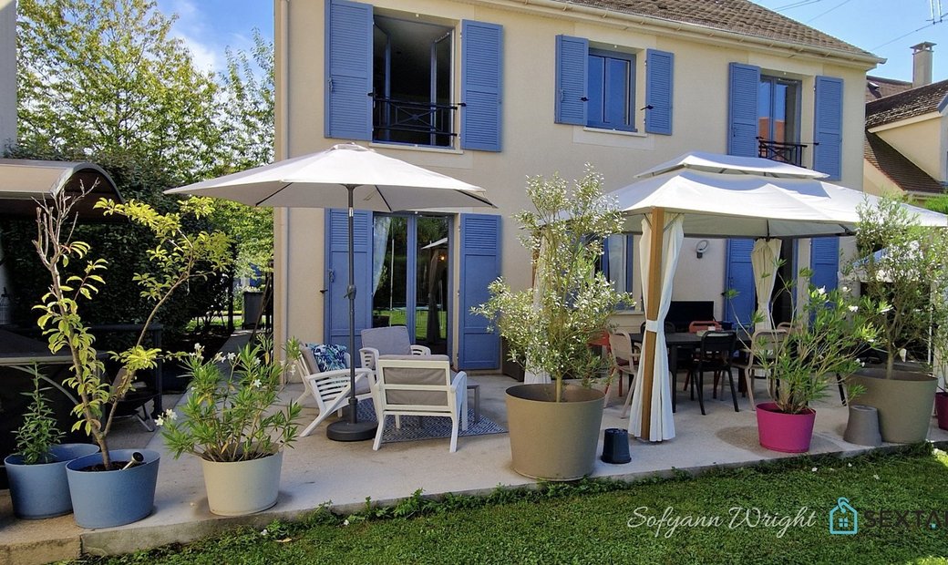 Kaufman House, 6 Rooms In Lã©Signy, 132 M2 In Lésigny, île De France ...