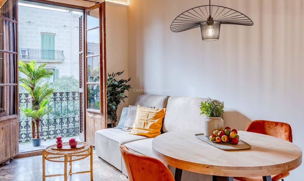 Exquisite Fully Renovated Apartment Within A In Barcelona, Catalonia ...