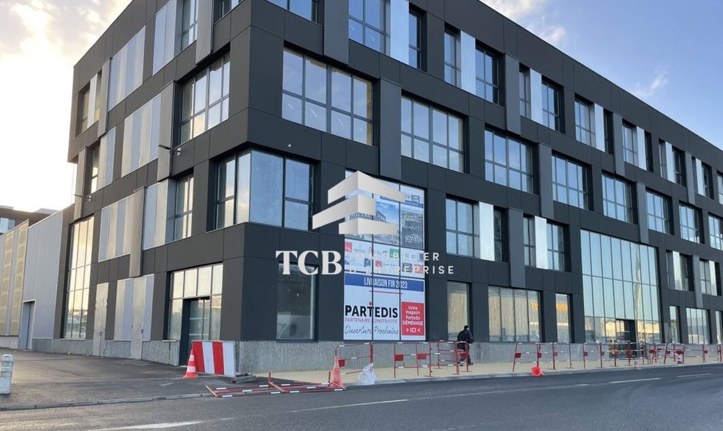 Angers Bureau In Angers, Pays De La Loire, France For Sale (14897723)