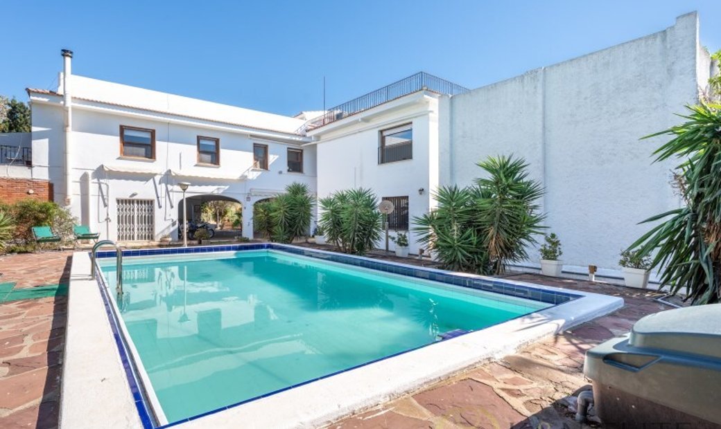 Large Property Of 3 Individual Homes In In Rocafort, Valencian ...