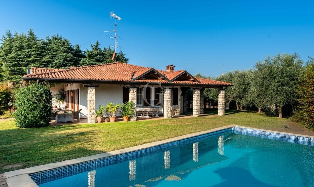 Villa With Pool Immersed In The Beauty Of Franciacorta In Adro ...