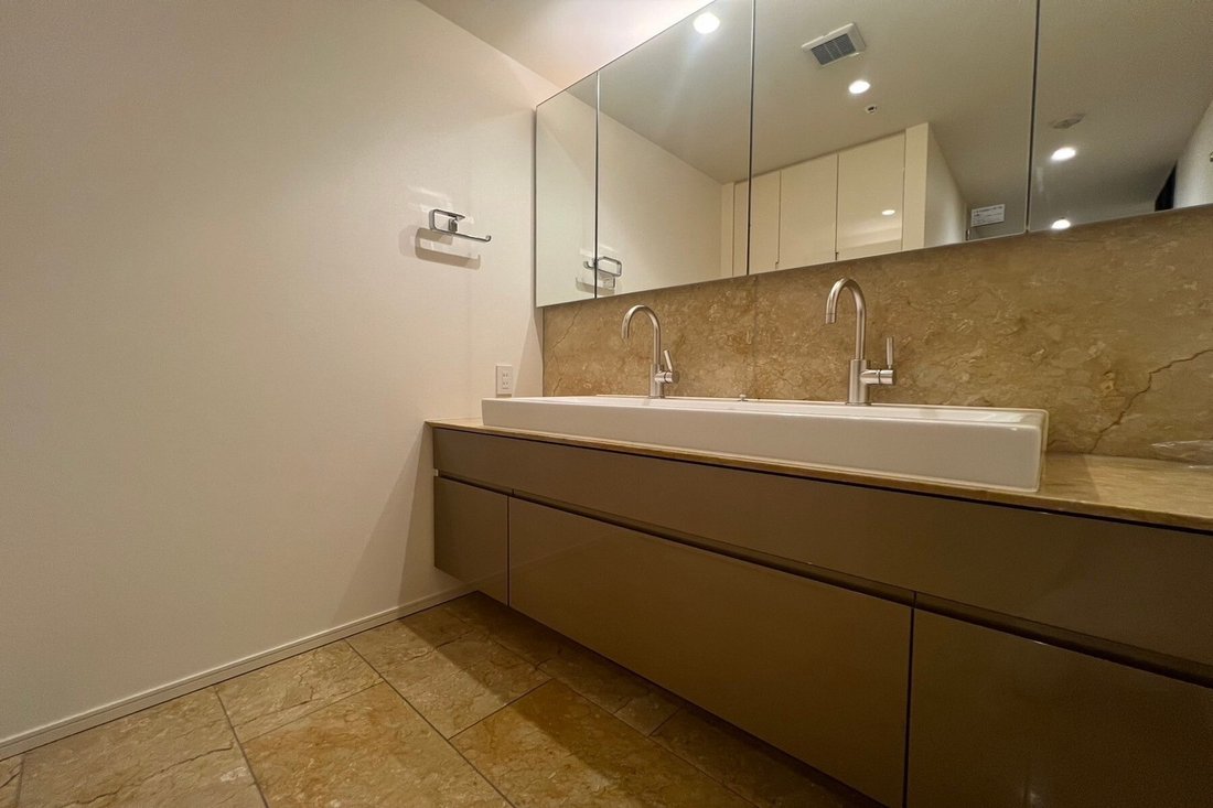 The Park House Nishi Azabu Residence In Minato City, Tokyo, Japan For ...