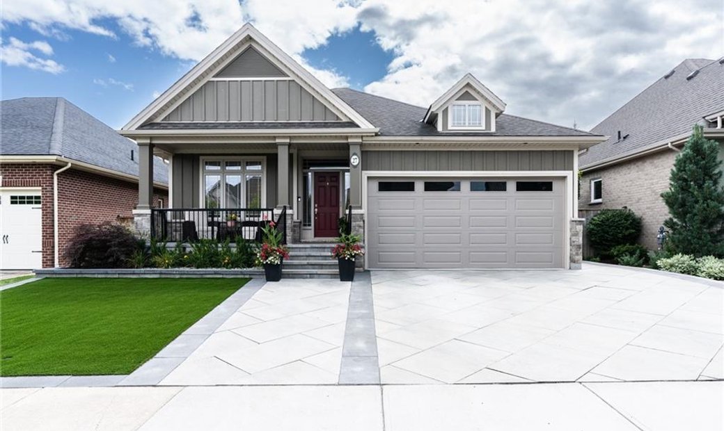 Stunning Home In Picturesque Village In Niagara On The Lake, Ontario ...