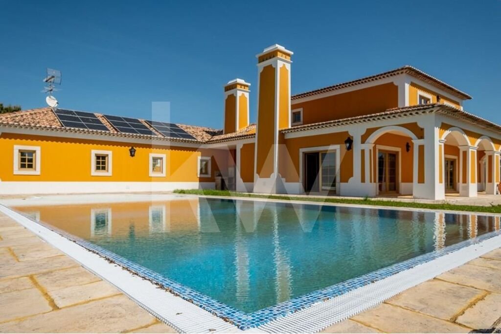 Mafra Town House In Mafra, Lisbon, Portugal For Sale (14908781)