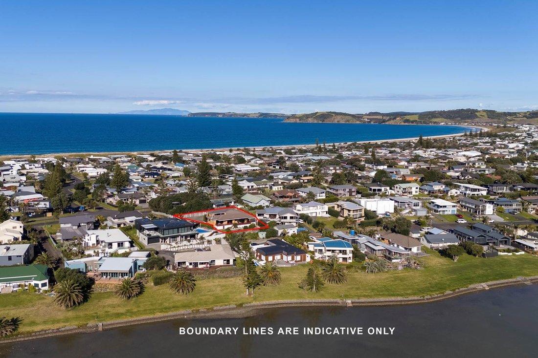 Omaha Treasure: Elevated Views And Prime In Omaha, Auckland, New ...