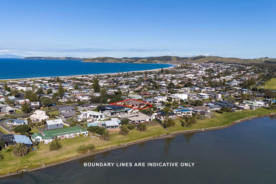 Omaha Treasure: Elevated Views And Prime In Omaha, Auckland, New ...
