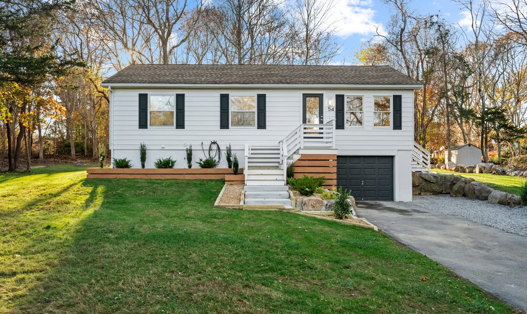 Charming 3 Bedroom, 1.5 Bath Ranch In Stonington, Connecticut, United ...