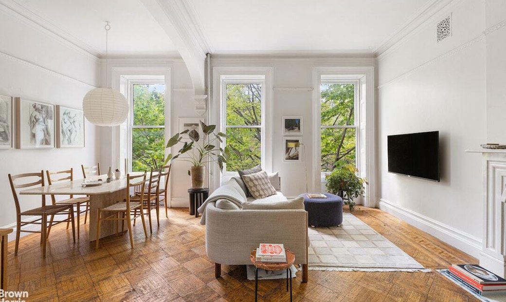 Enchanting Double Lot Compound In New York, New York, United States For ...