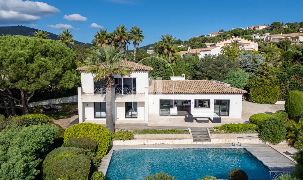 Vaste Villa In Roquebrune Sur Argens, Provence Alpes Côte D'azur ...