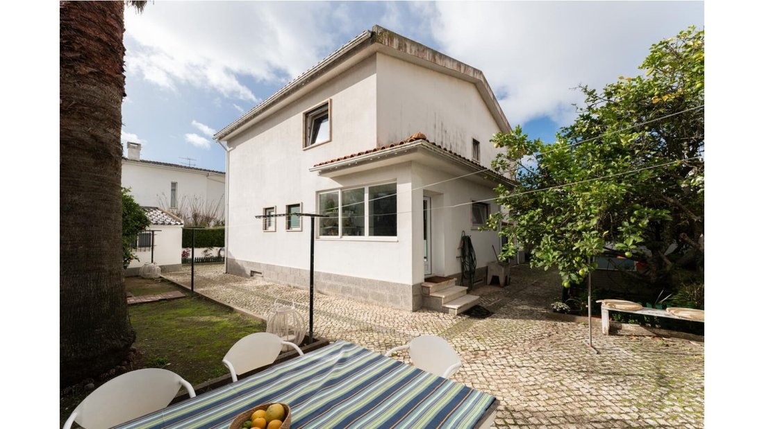 Villa T4+3, Parede In Parede, Lisbon, Portugal For Sale (14945379)