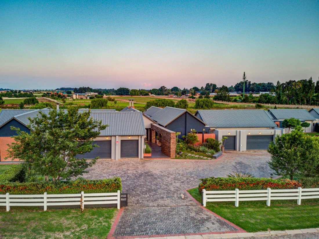 Exquisite Living In The Heart Of In Kempton Park, Gauteng, South Africa ...