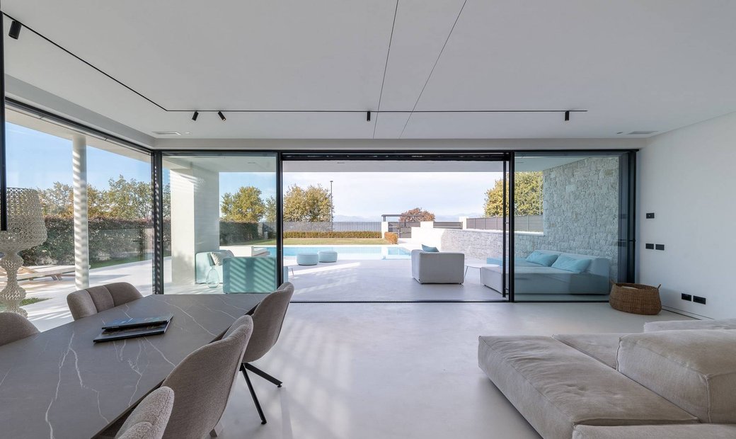 Prestigiosa Villa Moderna Con Piscina Infinita Y Vistas Al En Véneto ...