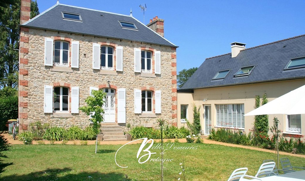 Rare Côte De Granit Rose Maison Familiale In Trebeurden, Brittany ...
