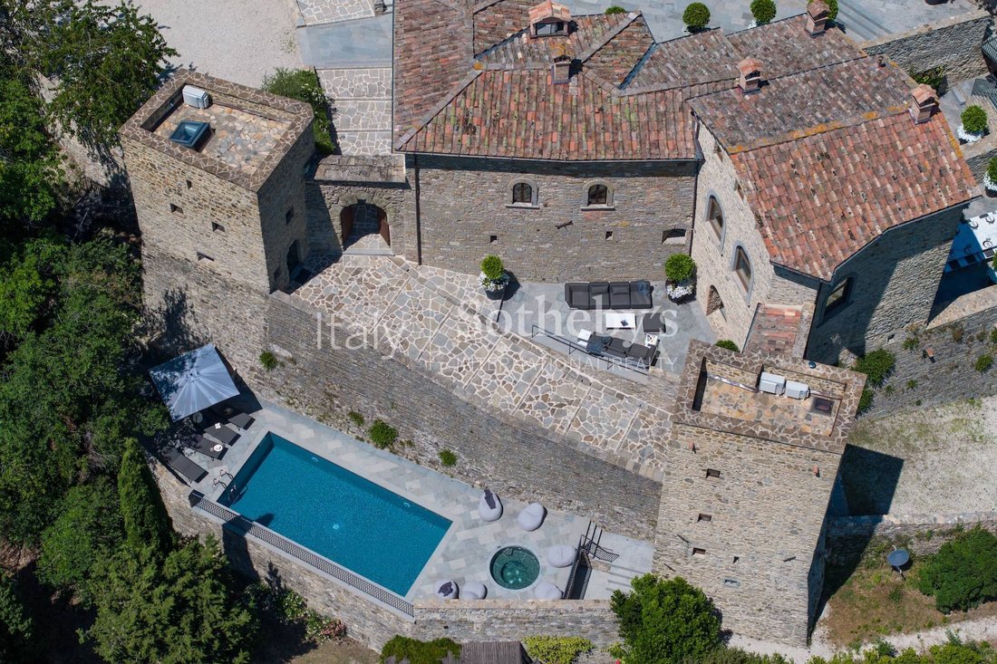 Medieval Castle With Breathtaking Views In Pieve Santo Stefano, Tuscany ...
