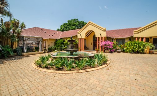 Luxury homes with garage for sale in Linden, Johannesburg, Gauteng ...