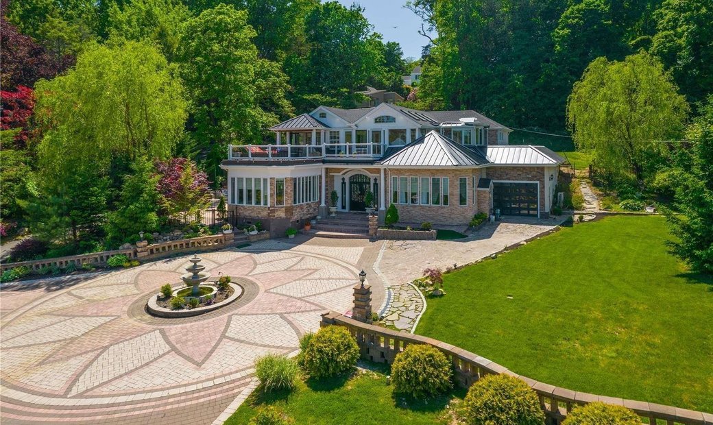 5 Bedrooms Single Family Detached In Kings Point, New York, United ...