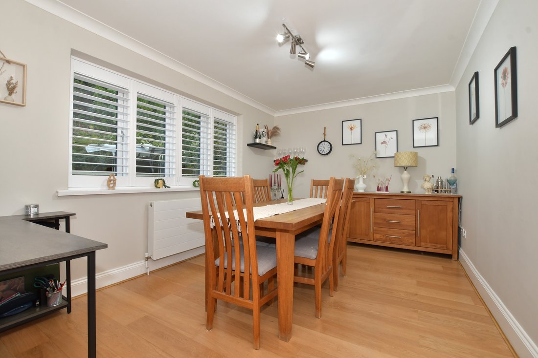 4 Bedroom Detached House For Sale In Hythe In Hythe, England, United ...