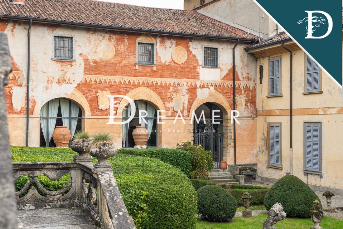 Prestigious Historic Villa With Pool For Sale Near In Calco, Lombardy ...