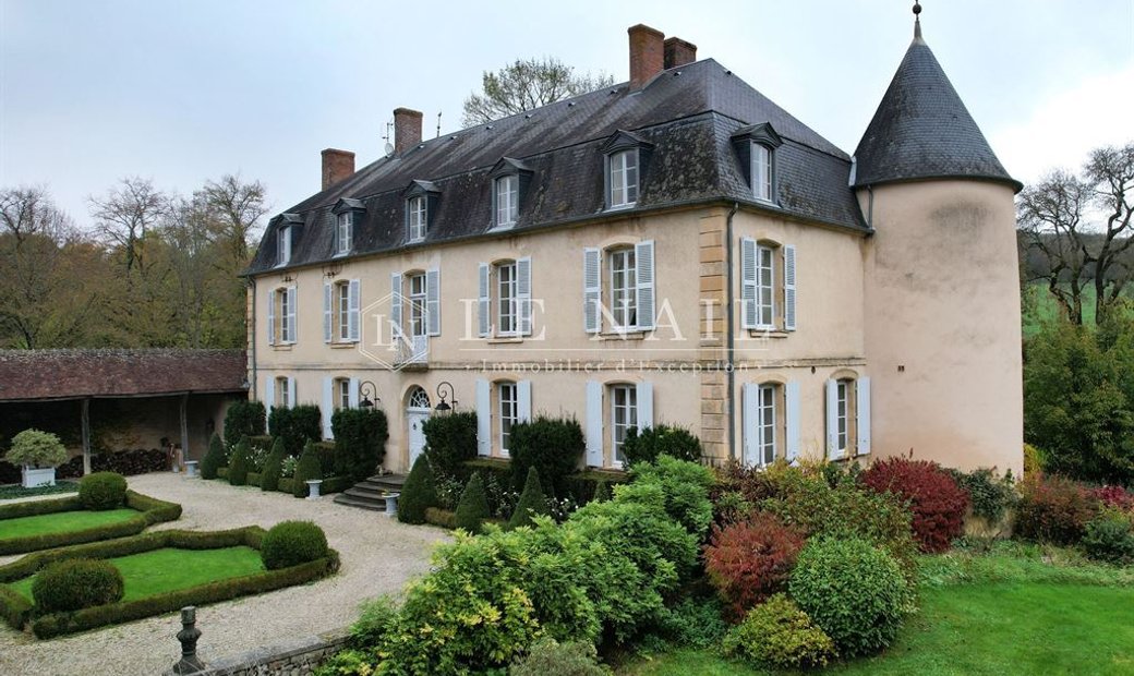 A Very Pretty 18 Th Century Château In Nevers, Bourgogne Franche Comté ...